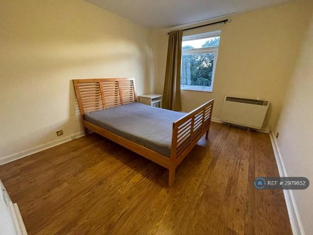 Elton Lodge, London, W5 2 bed flat to rent £2,400 pcm £554 pw