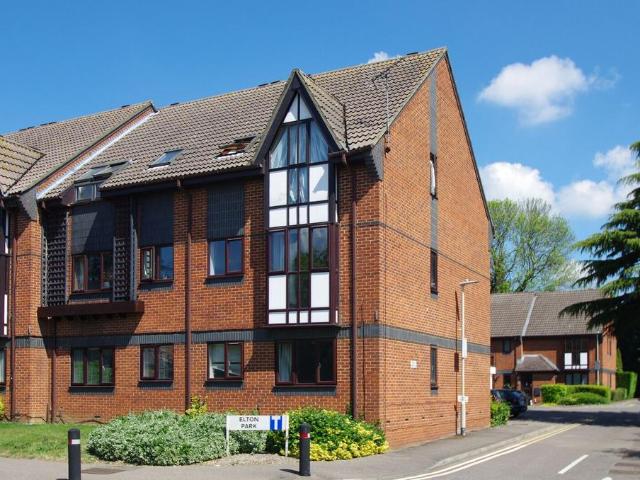 Elton Park, Watford, WD17 1 bed flat to rent £1,275 pcm £294 pw
