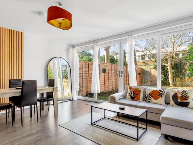Elton Place, London, N16 3 bed end of terrace house to rent £3,595 pcm £830 pw