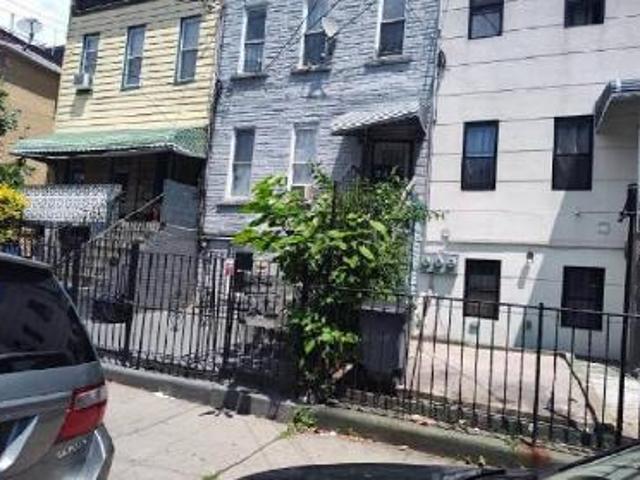 Elton St