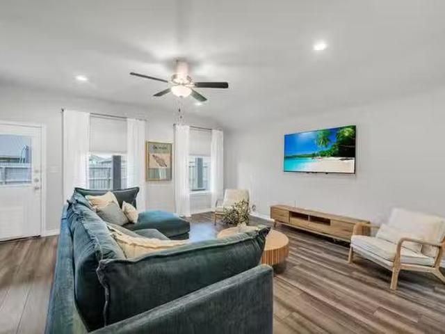 Eltonne Gardens Dr