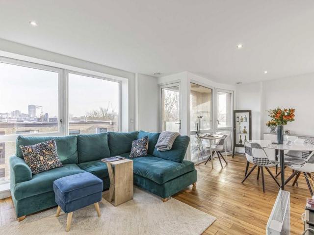 Eltringham Street, Wandsworth SW18 2 bed flat to rent £2,800 pcm £646 pw