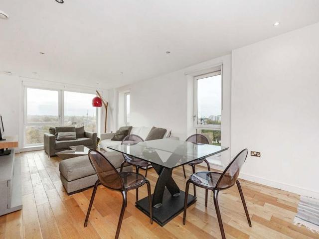 Eltringham Street, London SW18 2 bed flat to rent £2,700 pcm £623 pw