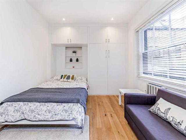 Elvaston Place, London SW7 Studio to rent £2,500 pcm £577 pw