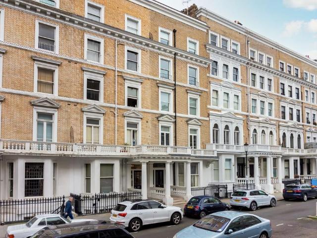 Elvaston Place, South Kensington. Studio to rent £1,582 pcm £365 pw
