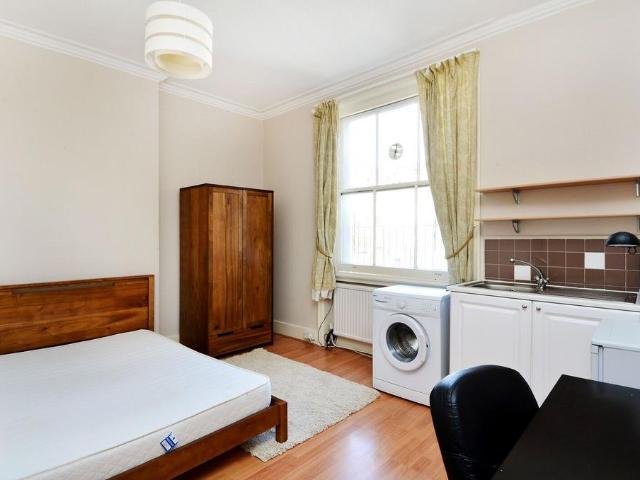 Elvaston Place, South Kensington. Studio to rent £3,900 pcm £900 pw