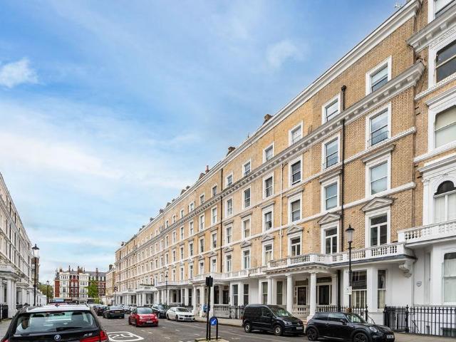 Elvaston Place, South Kensington. Studio to rent £3,900 pcm £900 pw