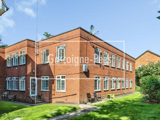 Elveden Court, Leatherhead KT22, Studio to rent, £1,200 pcm | PrimeLocation