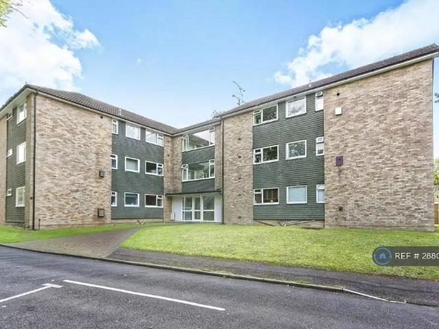 Elvetham Road, Fleet, GU51 3 bed flat to rent £1,600 pcm £369 pw