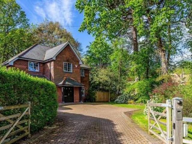 Elvetham Road, Fleet, 4 Bedroom House