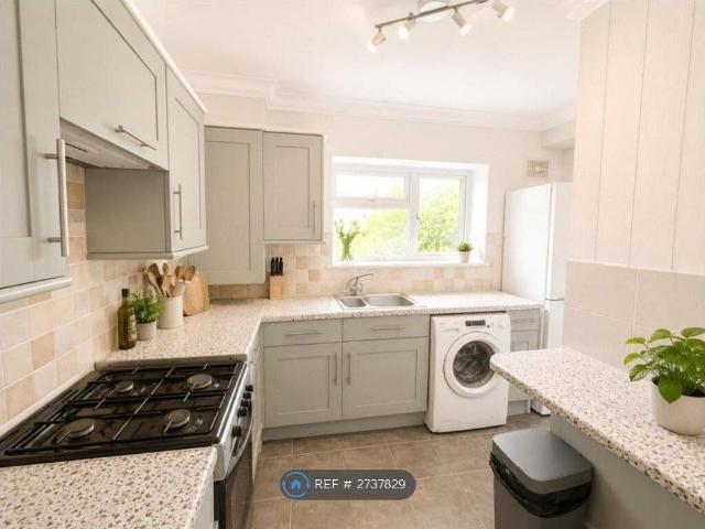 Elwyn Gardens, London SE12, 2 bed flat to rent, £1,600 pcm | PrimeLocation