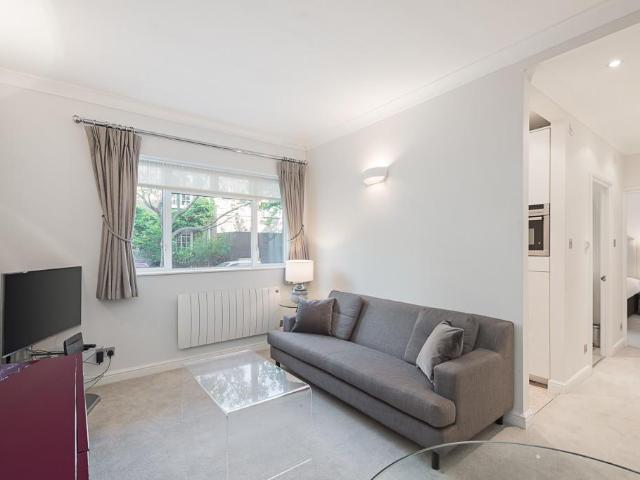 Elystan Place, Chelsea, London SW3 1 bed flat to rent £2,492 pcm £575 pw