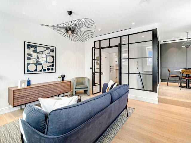 Elystan Place, Chelsea, London 2 bed flat to rent £5,612 pcm £1,295 pw