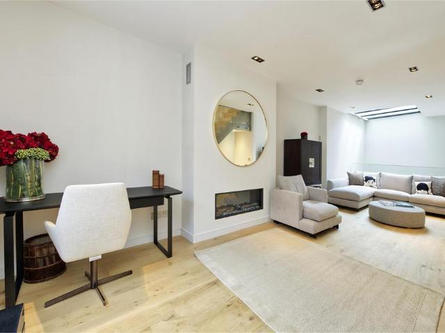Elystan Place, London, SW3 3 bed terraced house to rent £10,400 pcm £2,400 pw