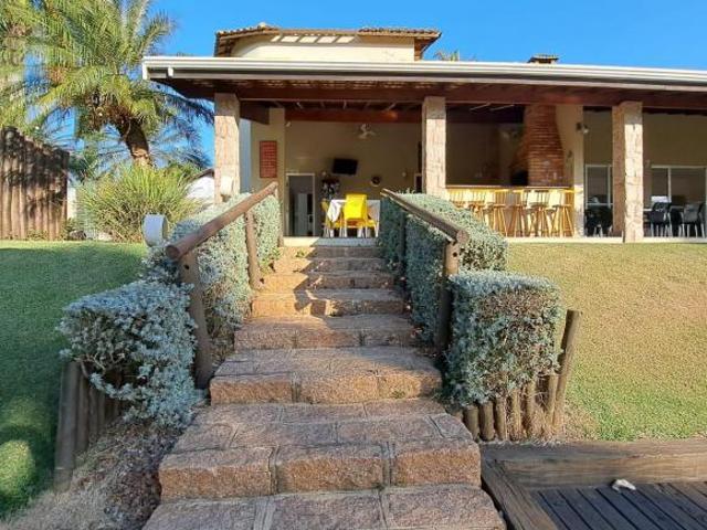 Em Terreno de 3.000m², Belíssima Casa Térrea com Lazer Privilegiado