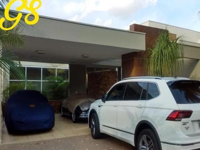 Em um dos mais charmosos condomínios de Campinas em bairro nobre nas imediações de dois cartões post