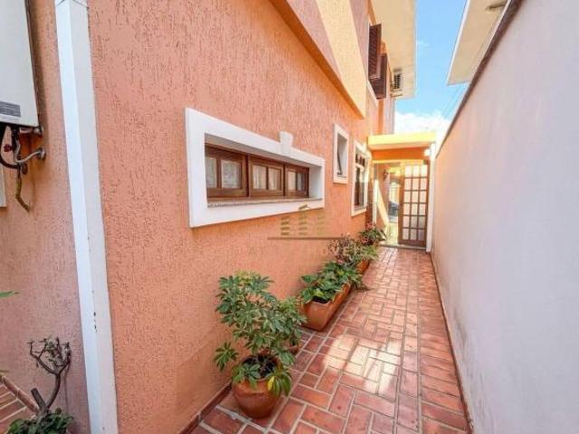 Em condominio Casa com 3 quartos, churrasqueira, 2 vagas no Alto da Boa Vista