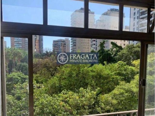 Em frente a praça Pereira Coutinho, 141m2, 2 vagas perto da escola Móbile
