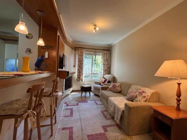 EM GRAMADO, EXCELENTE APARTAMENTO 02 DORMITÓRIOS