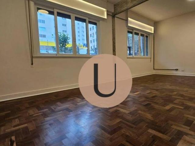 Em Higienópolis: Elegância Atemporal e Luz Natural: Viva o Conforto de um Apartamento que Une Charme