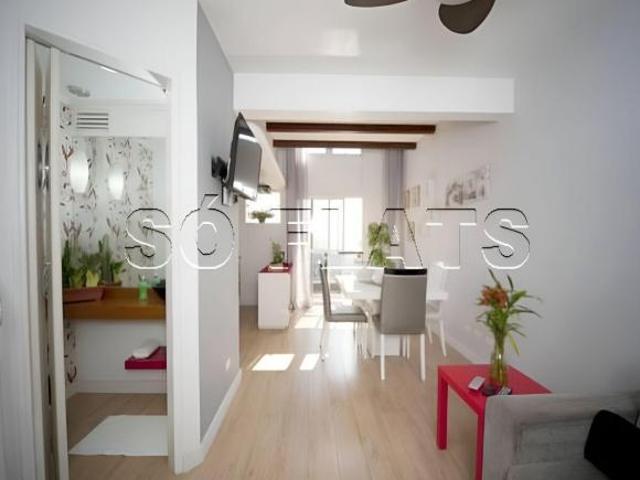 Em Moema, Apartamento Tríplex com 02 dormitórios, 84m²