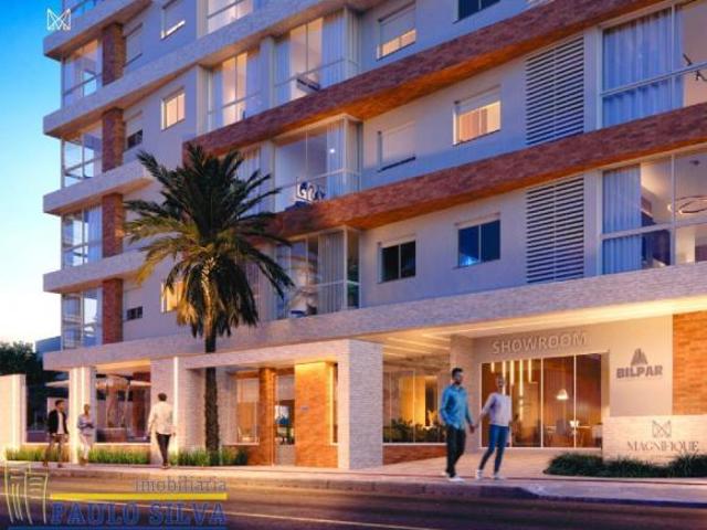 Em prédio com acabamento de primeiríssima qualidade, apartamento no