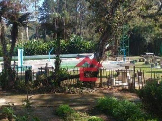 Embu Guaçu Sitio com 60.000m2, nove lagos, playground e três piscina, topografia plana forte cone