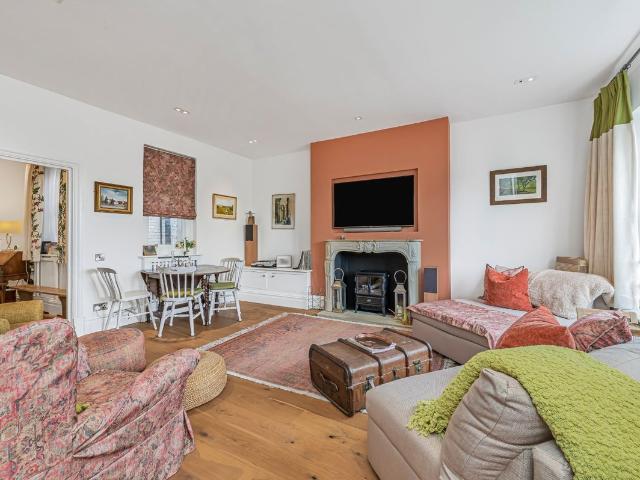Embankment Gardens, Chelsea, London SW3, 2 bed flat to rent, £7,367 pcm | PrimeLocation