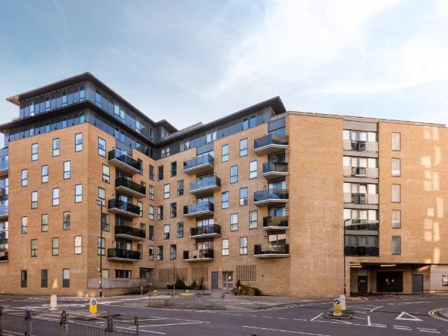 Embankment House, Brighton BN1, 2 bed flat to rent, £1,700 pcm | PrimeLocation