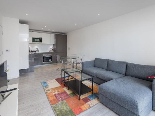 Embankment House