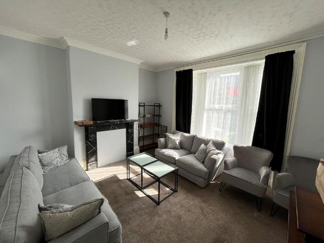 Embankment Road, Plymouth PL4 1 bed ground floor flat to rent £1,079 pcm £249 pw