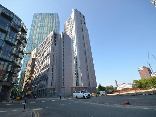 Embankment, 98 Greengate, Salford. 3 bed apartment to rent £2,350 pcm £542 pw