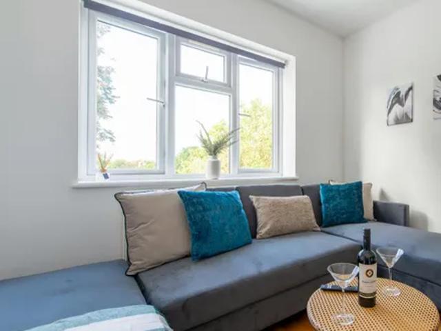 Embassy of the Democratic People's Republic of Korea, 73 Gunnersbury Avenue, London, W5 4LP, United Kingdom | 3 bed apartment for rent #160127704 | Rentberry