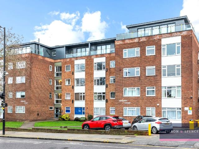 Embassy Court, Bounds Green Road N11, 3 bed flat to rent, £2,300 pcm | PrimeLocation