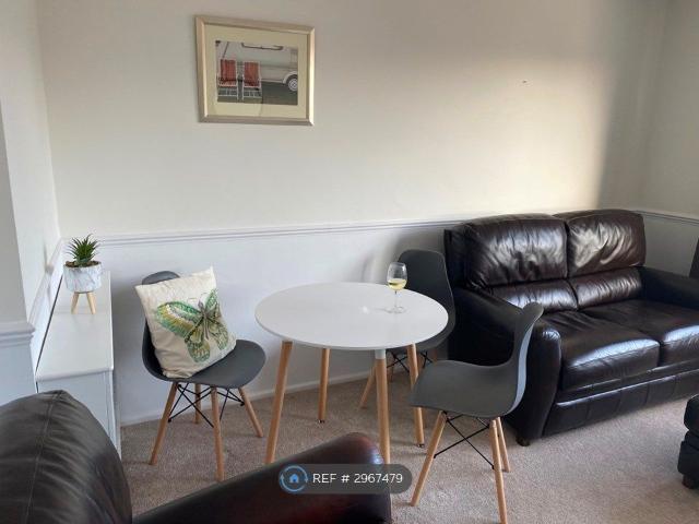Embassy Court, Southsea PO4, 2 bed flat to rent, £1,150 pcm | PrimeLocation