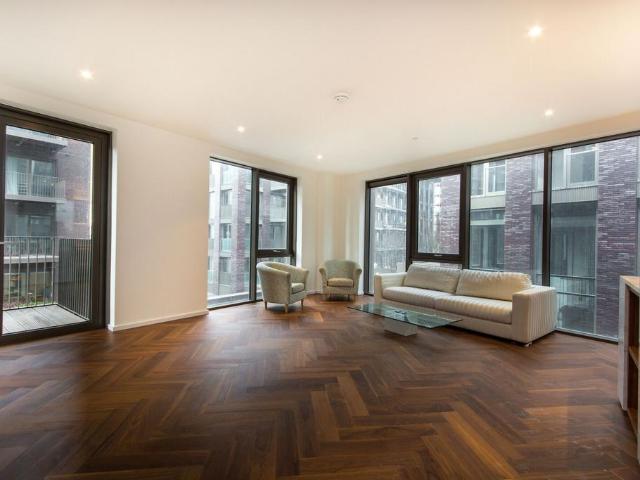 Embassy Gardens, SW8, Battersea. 2 bed flat to rent £5,250 pcm £1,212 pw