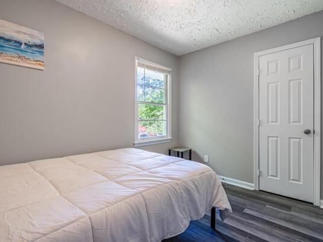 Embrace the Cozy Life! Ideal House Just Minutes from All That Atlanta Offers!
