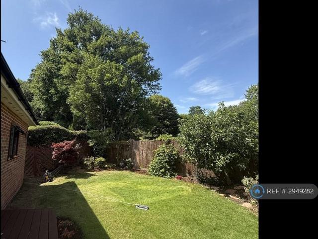 Embry Way, Stanmore, HA7 2 bed bungalow to rent £2,250 pcm £519 pw