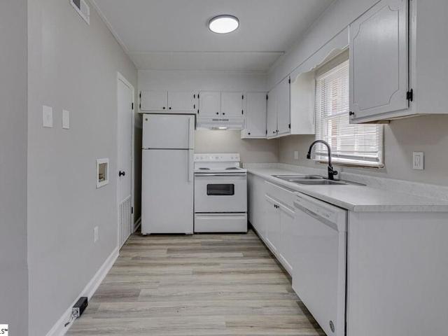 Emerald Commons Welcomes you! 2 Bedroom Home for Rent at 6526 White Horse Rd, Greenville, SC 29611