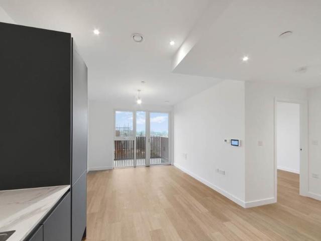 Emerald House, Acton W3, 1 bed flat to rent, £2,700 pcm | PrimeLocation