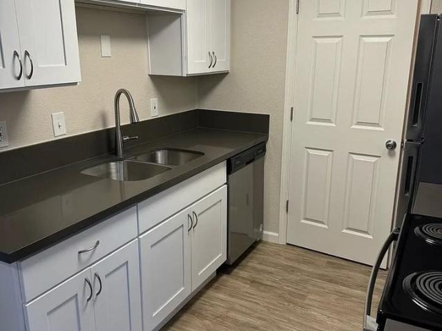 Emerald Park Apts 2 Bedroom Apartment for Rent at 646 Se 148th Ave, Portland, OR 97233 Centennial