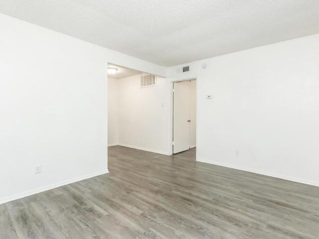 Emerald Point Apartments 1 Bedroom Apartment for Rent at 2871 W Pioneer Dr, Irving, TX 75061