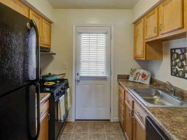 Emerald Point Apartments & Townhomes 1 Bedroom Apartment for Rent at 2100 Westminster Ln, Virginia Beach, VA 23454 Northeast Virginia Beach