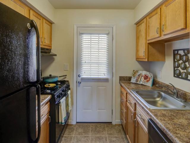 Emerald Point Apartments & Townhomes 2 Bedroom Apartment for Rent at 2100 Westminster Ln, Virginia Beach, VA 23454 Northeast Virginia Beach