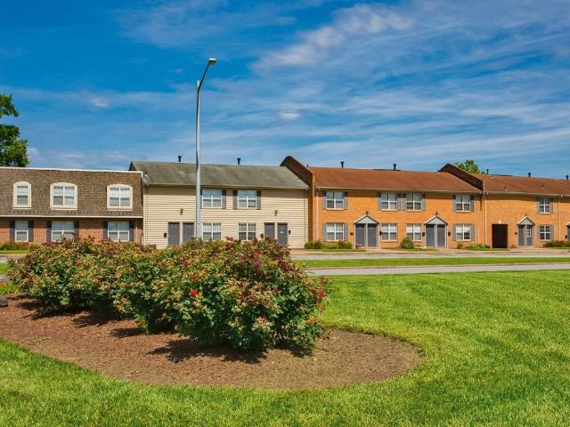 Emerald Point Apartments & Townhomes 3 Bedroom Apartment for Rent at 2100 Westminster Ln, Virginia Beach, VA 23454 Northeast Virginia Beach