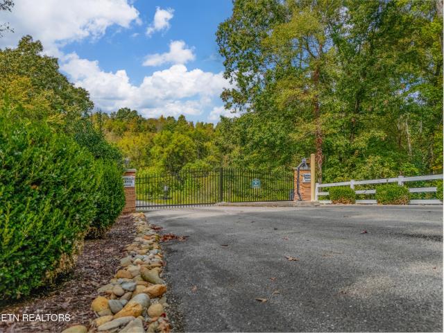 Emerald Pointe Circle, Rockwood, TN 37854