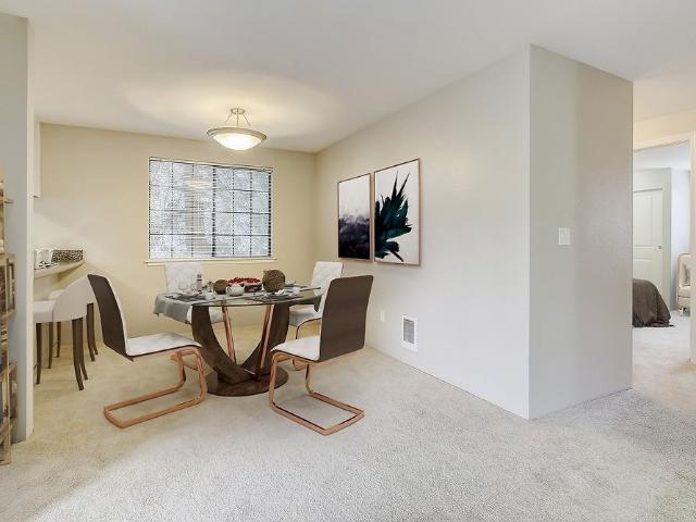 Emerald Ridge 1 Bedroom Apartment for Rent at 3010 118th Ave Se, Bellevue, WA 98005