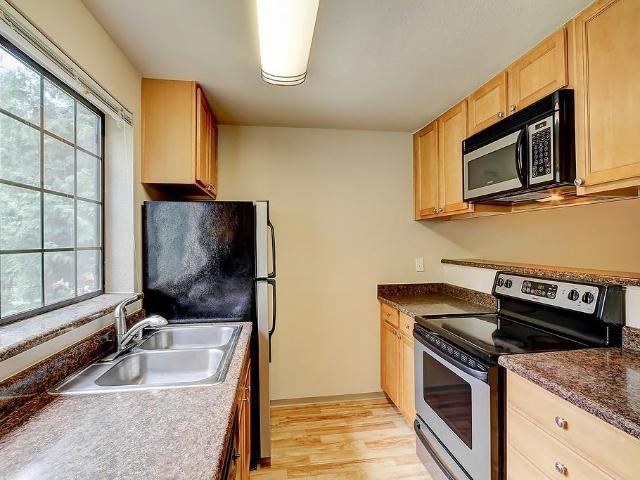 Emerald Ridge 2 Bedroom Apartment for Rent at 3010 118th Ave Se, Bellevue, WA 98005