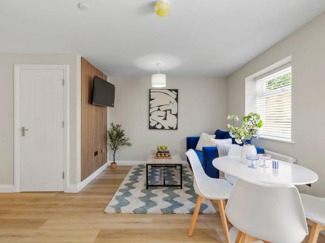 Emerald Street, Cardiff CF24, 2 bed flat to rent, £1,250 pcm | PrimeLocation