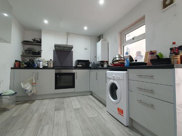 Emerald Street, Cardiff CF24, Room to rent, £550 pcm | PrimeLocation
